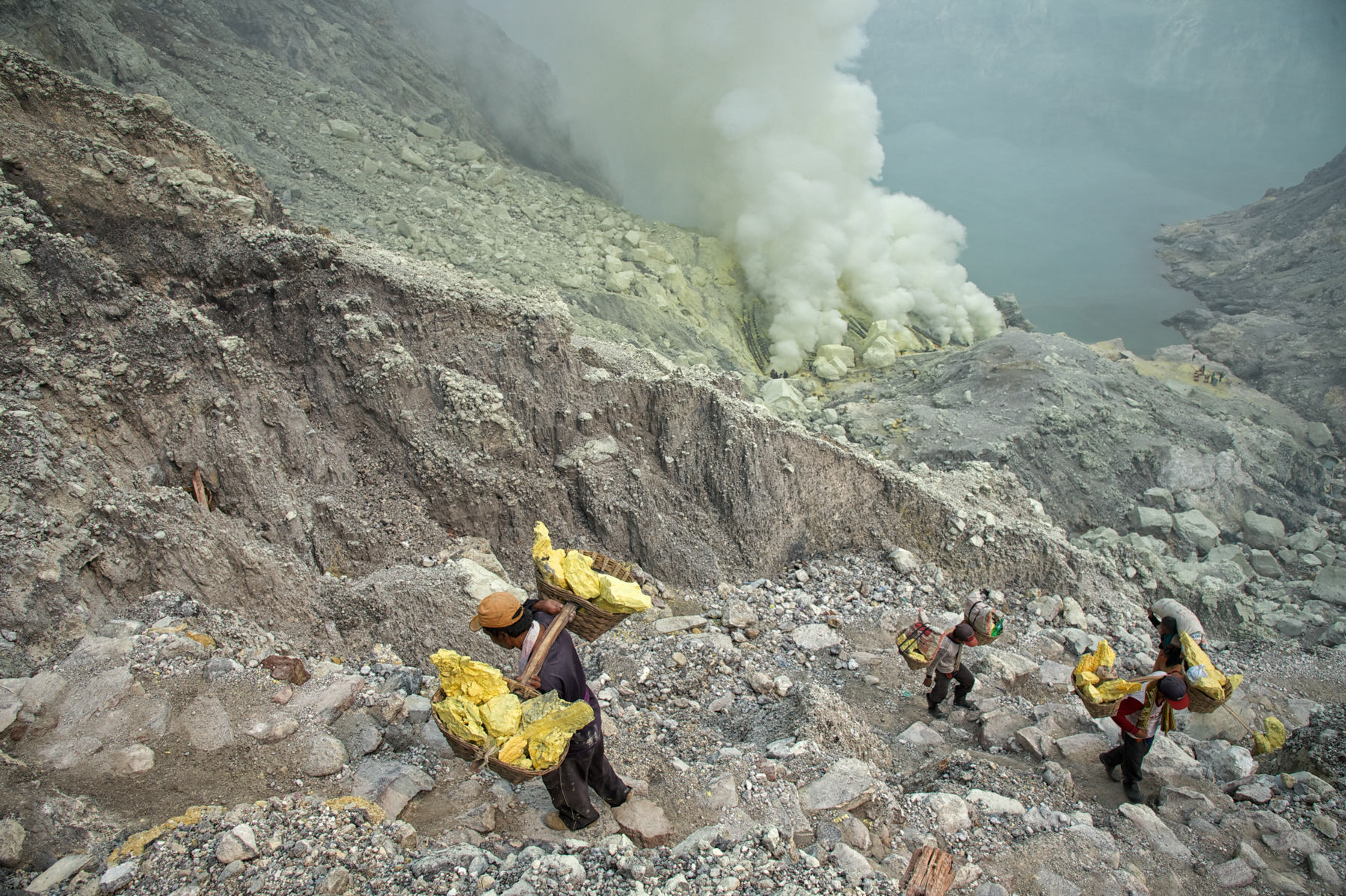 Java – Sulfur Hell Ijen Crater – Michael Paramonti Fotografie