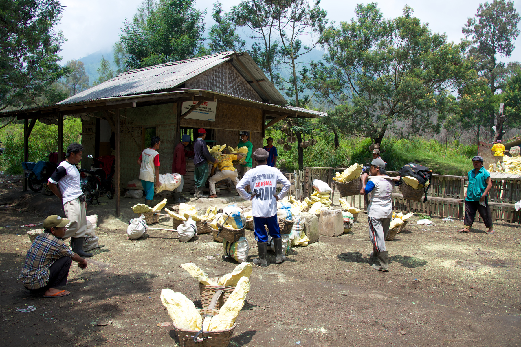 Java – Sulfur Hell Ijen Crater – Michael Paramonti Fotografie