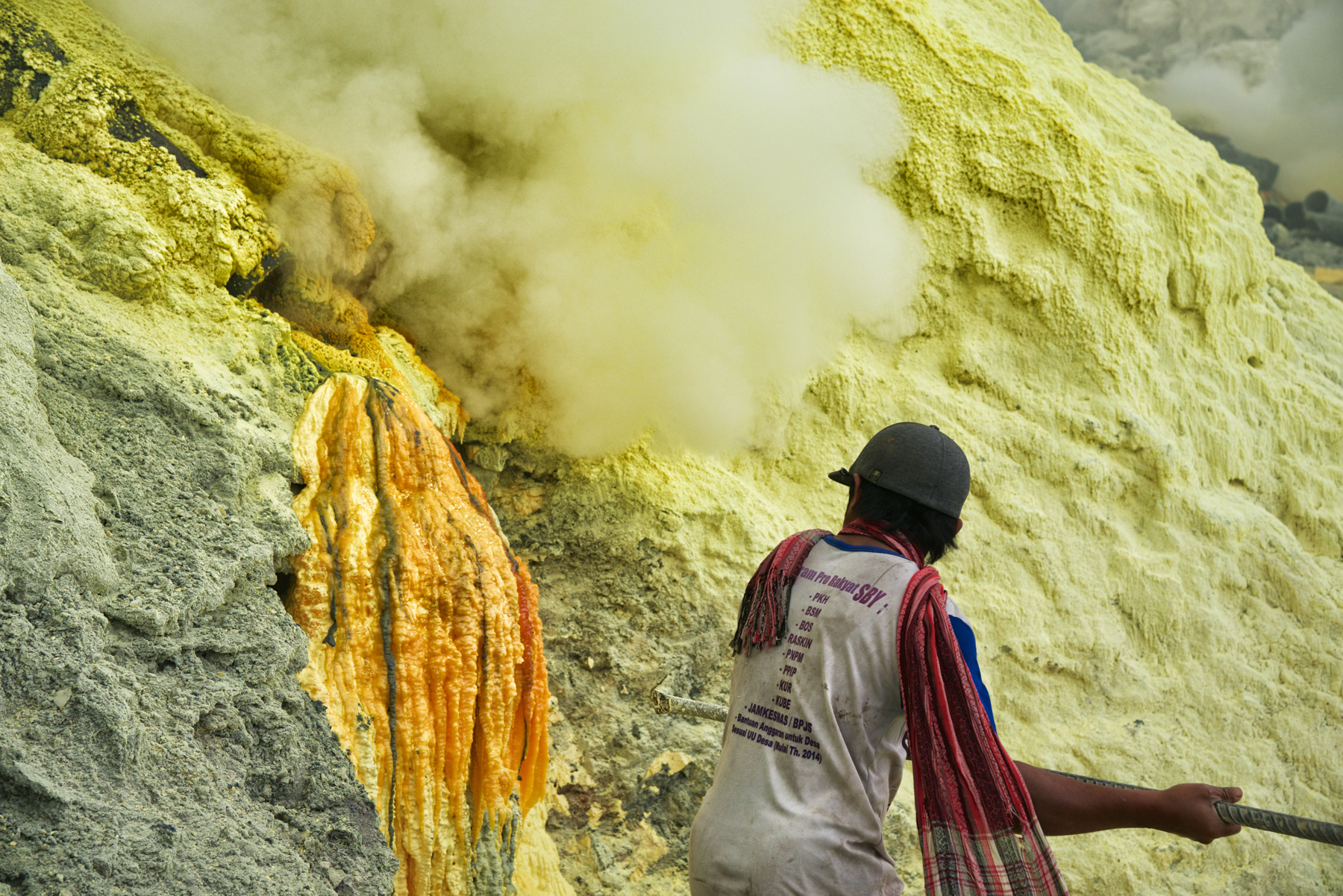 Java – Sulfur Hell Ijen Crater – Michael Paramonti Fotografie
