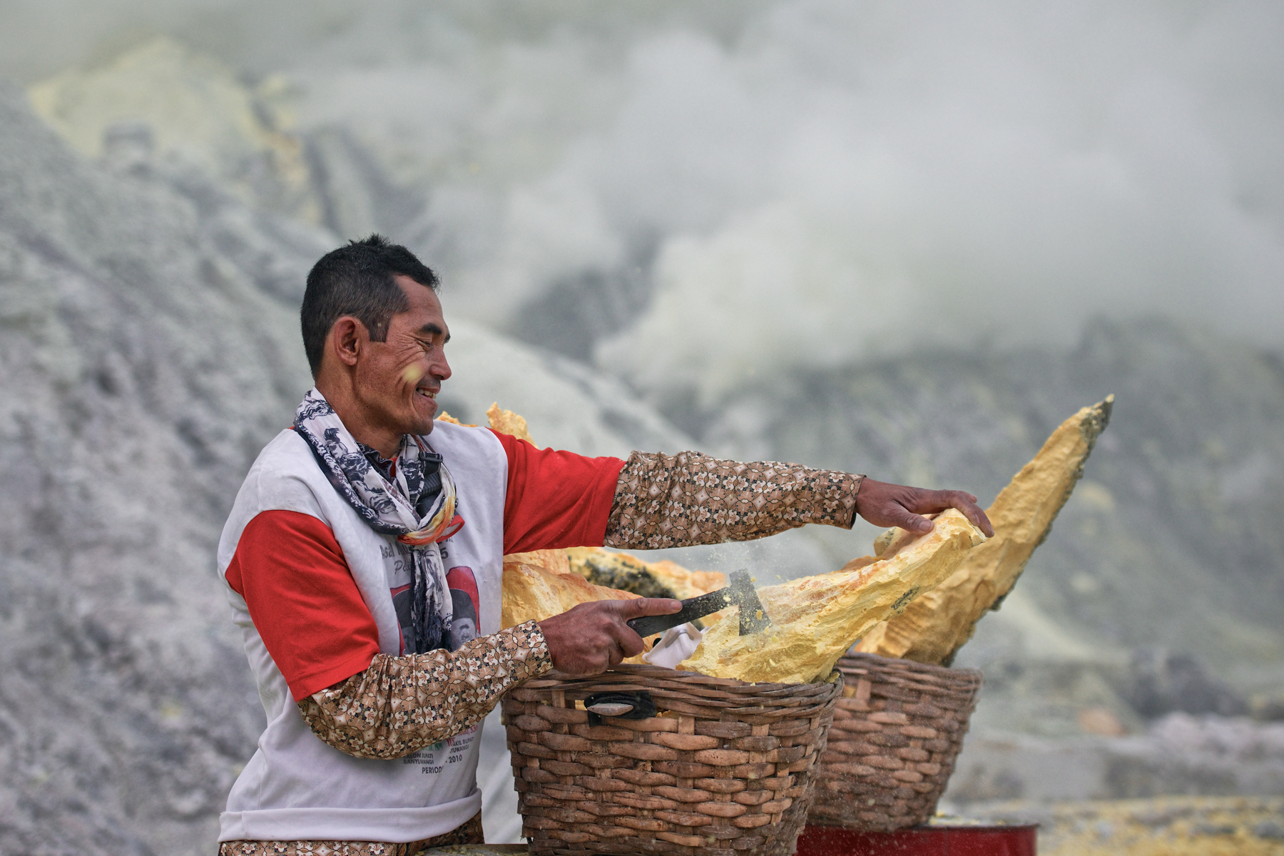 Java – Sulfur Hell Ijen Crater – Michael Paramonti Fotografie